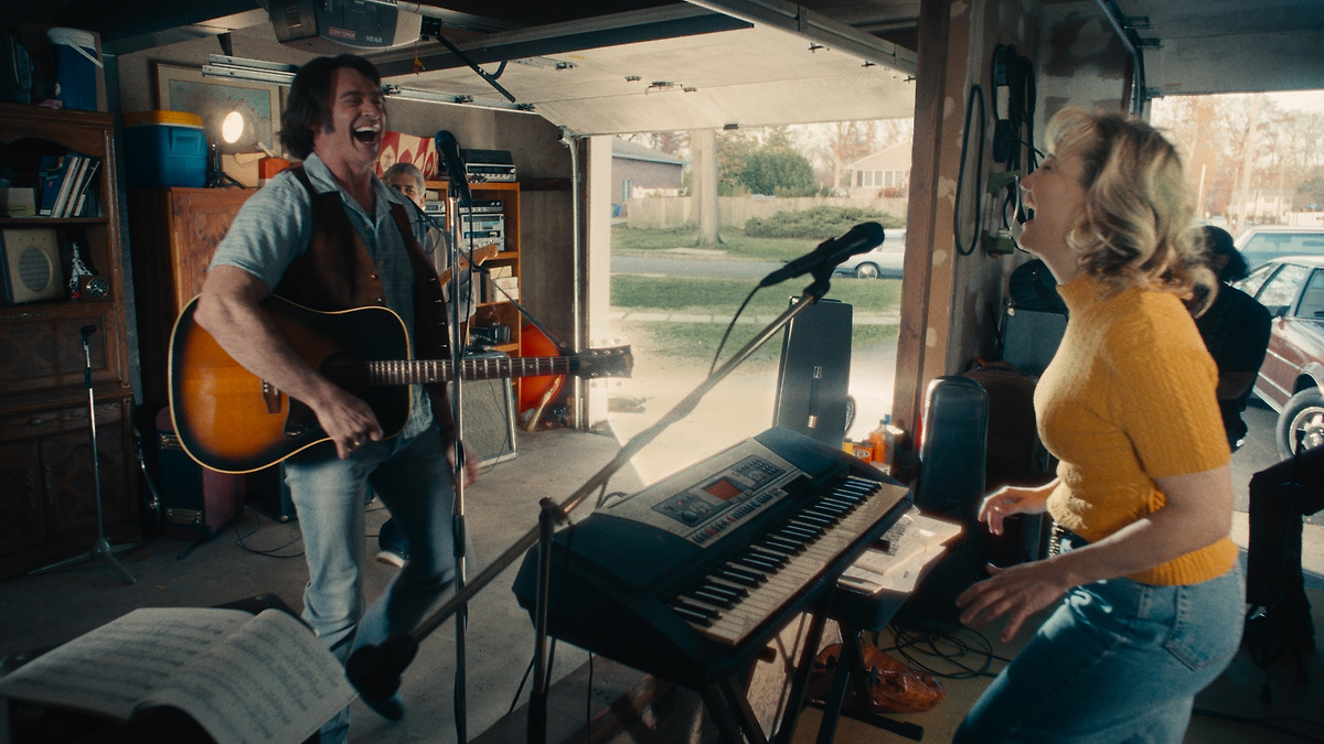 Song Sung Blue’ review by Ron Jimenez • Letterboxd