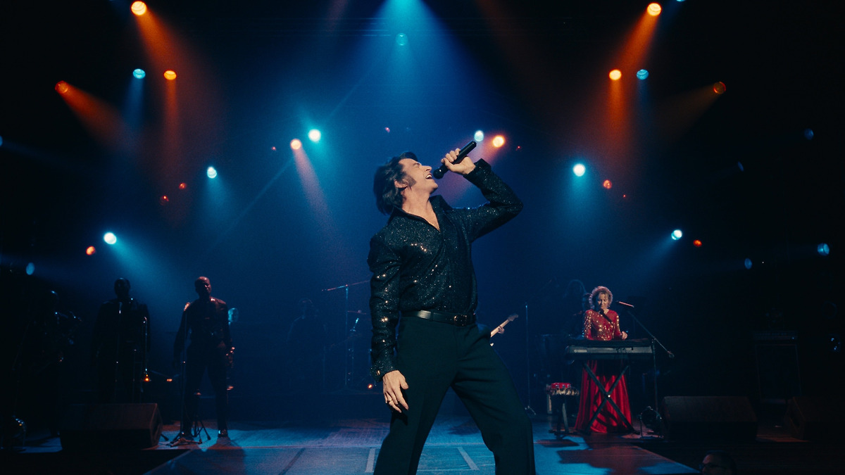 Song Sung Blue’ review by Sofa Sinema • Letterboxd