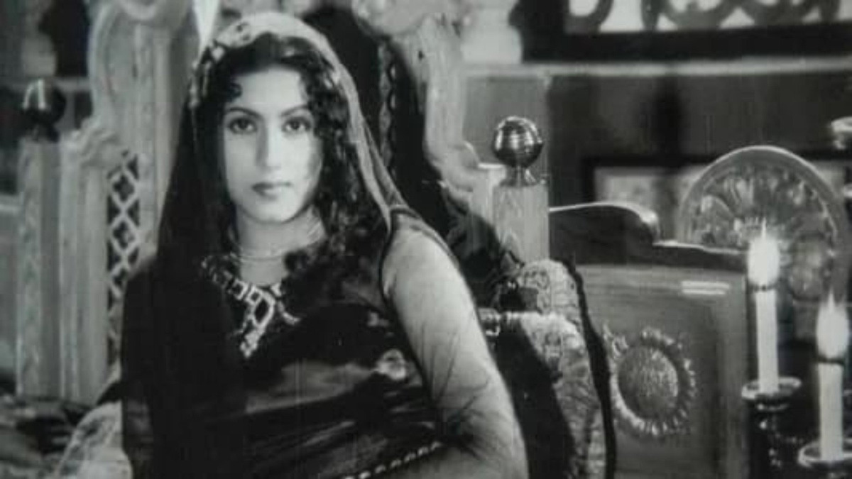 ‎Mahal (1949) directed by Kamal Amrohi • Reviews, film + cast • Letterboxd