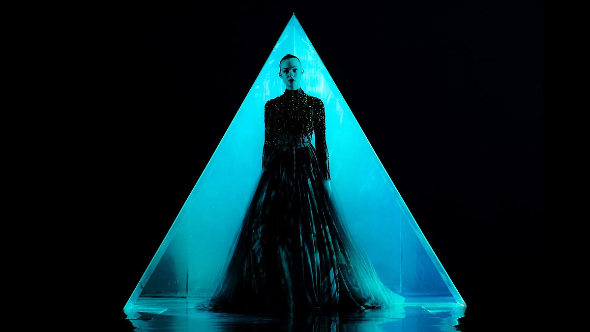 The Neon Demon’ review by 𝐇𝐨𝐫𝐫𝐨𝐫𝐆𝐮𝐲𝟕𝟓 🎞️ 🎥 🩸 ·:*¨༺ ♱ ♱ ༻¨*:· • Letterboxd