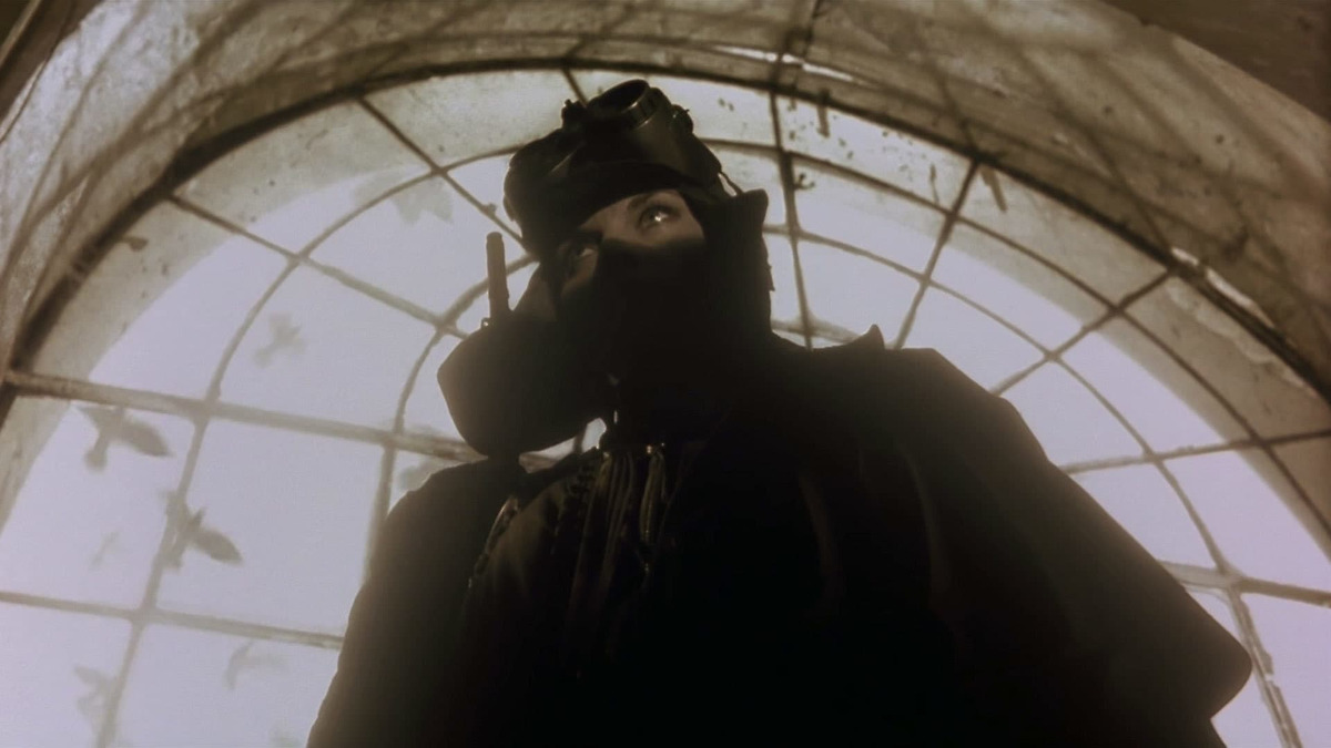 ‎Avalon (2001) directed by Mamoru Oshii • Reviews, film + cast • Letterboxd