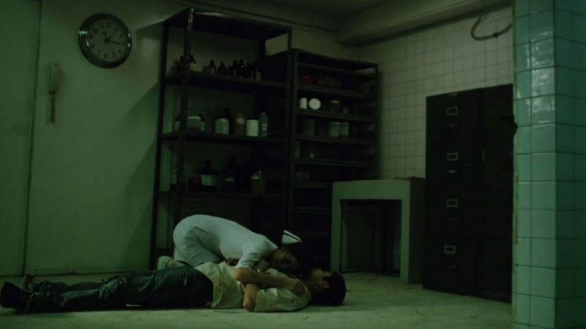 wag kang lilingon plot