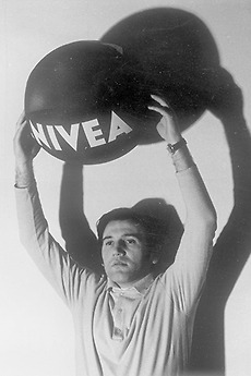 ‎Nivea (1967) directed by Peter Weibel • Reviews, film + cast • Letterboxd