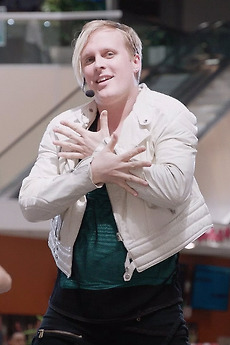 ‎555: Pop (2017) directed by Andrew DeYoung • Film + cast • Letterboxd