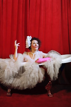 ‎Broken Bone Bathtub (2019) directed by Siobhán O’Loughlin • Reviews, film + cast • Letterboxd