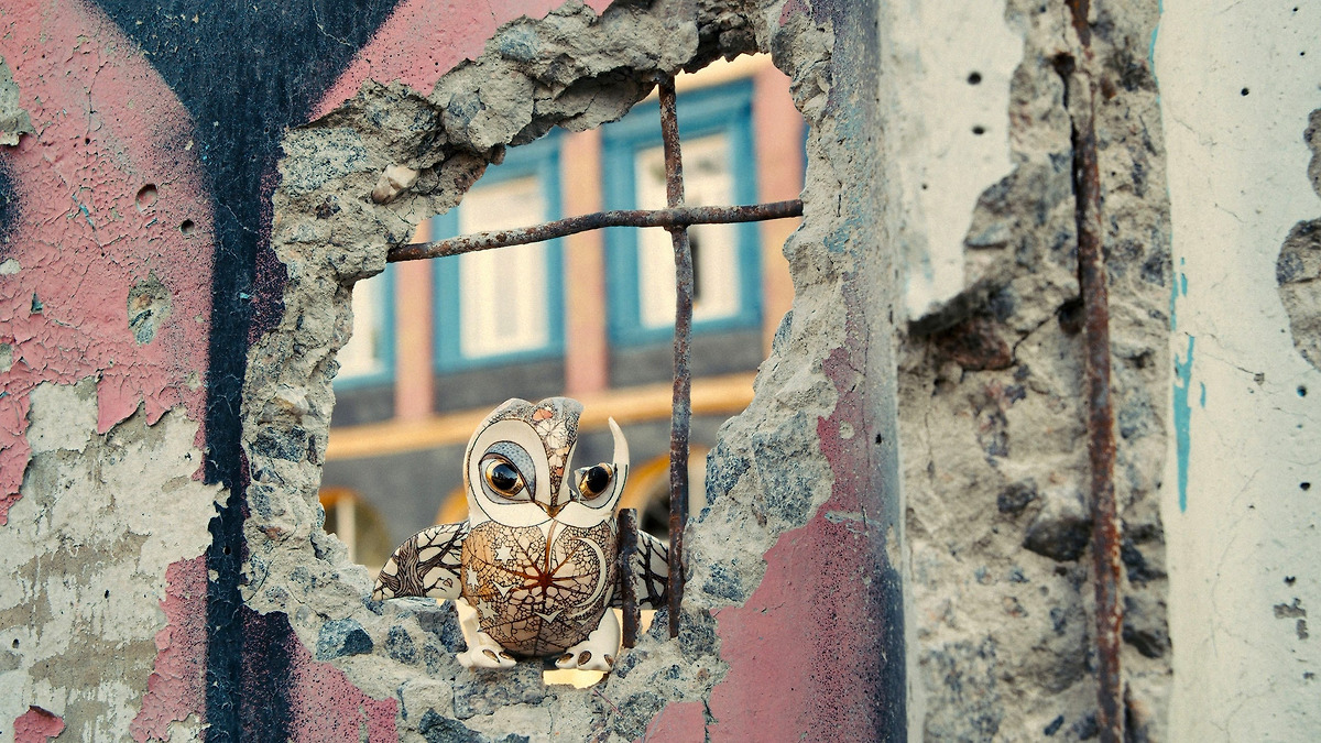 ‎Porcelain War (2024) directed by Slava Leontyev, Brendan Bellomo ...