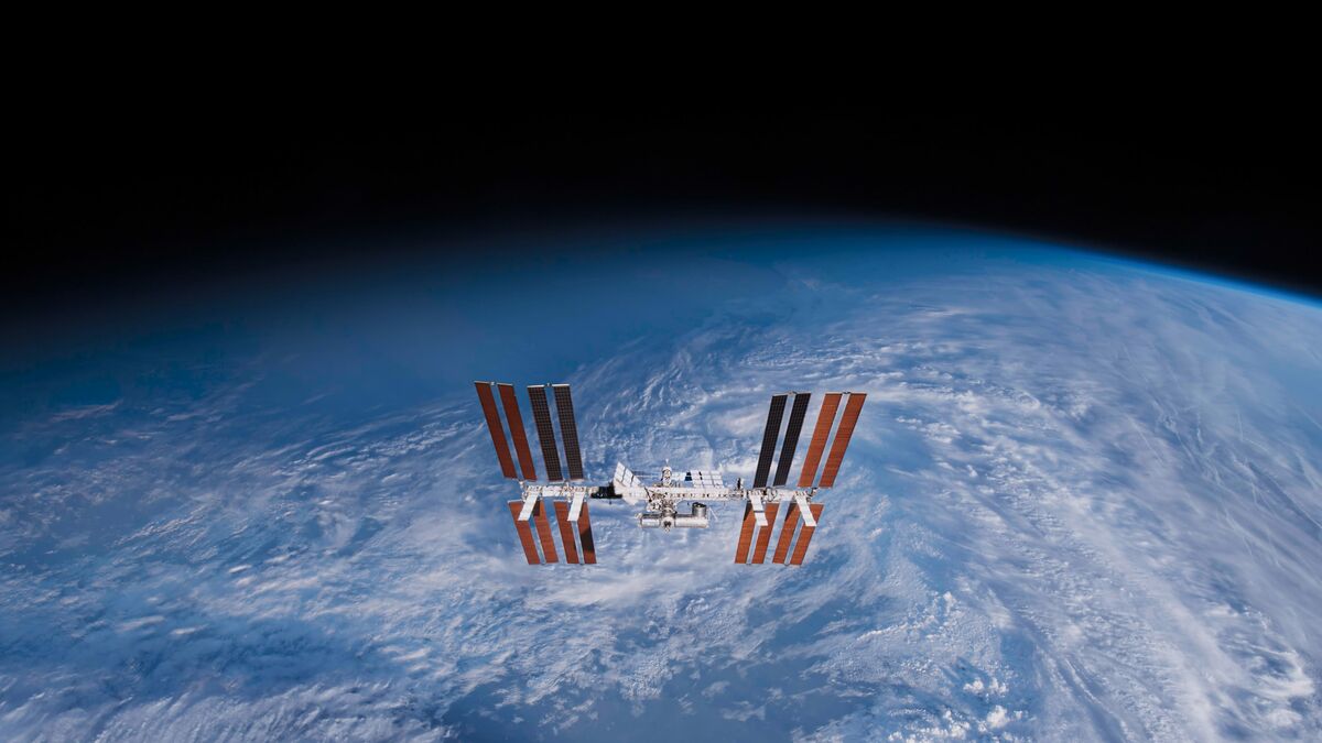 ‎A Beautiful Planet (2016) directed by Toni Myers • Reviews, film ...