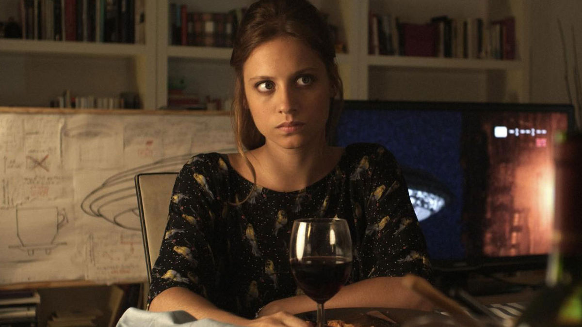 ‎Extraterrestrial (2011) directed by Nacho Vigalondo • Reviews, film ...