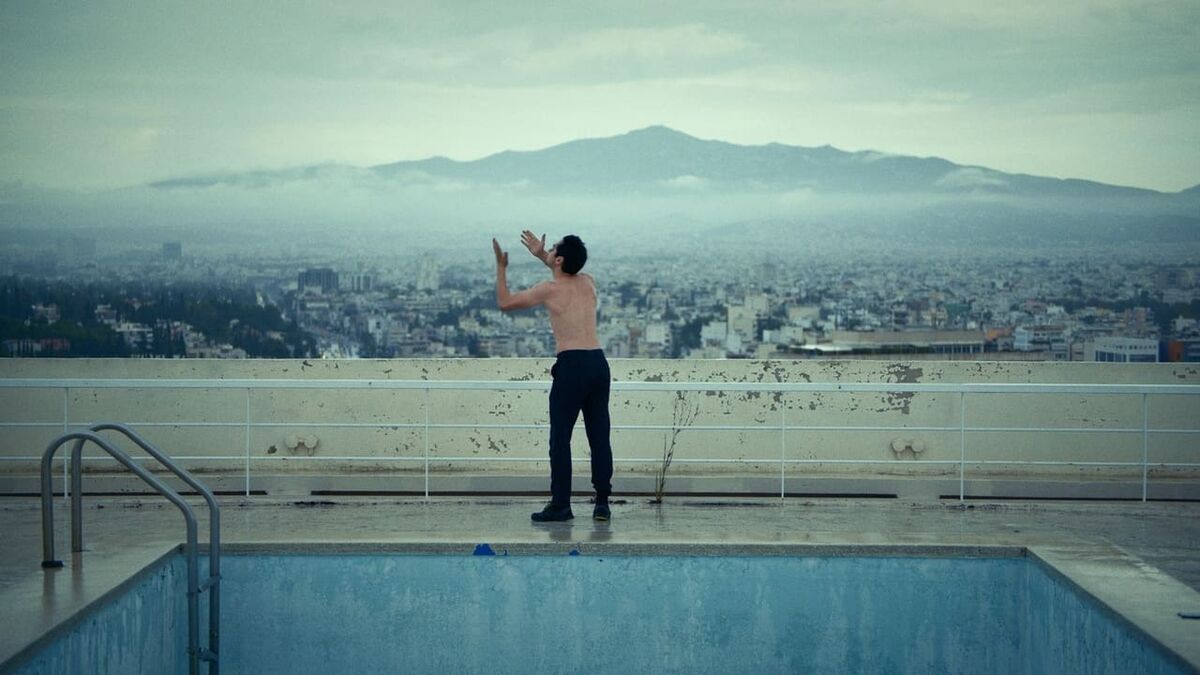 ‎Birds (Or How to Be One) (2020) directed by Babis Makridis • Reviews ...
