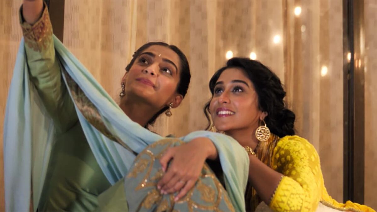 ‎Ek Ladki Ko Dekha Toh Aisa Laga (2019) directed by Shelly Chopra Dhar ...