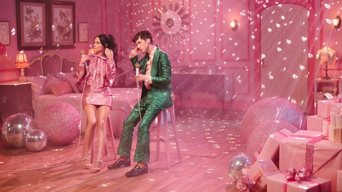 ‎The Kacey Musgraves Christmas Show (2019) directed by Chris Howe ...
