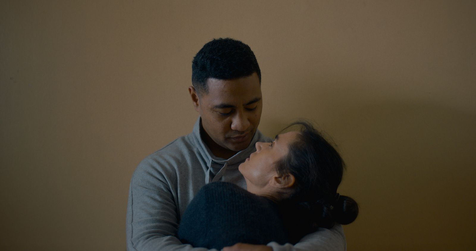 ‎Jennifer Connelly Gets Lost: The Bad Behaviour star flings herself ...