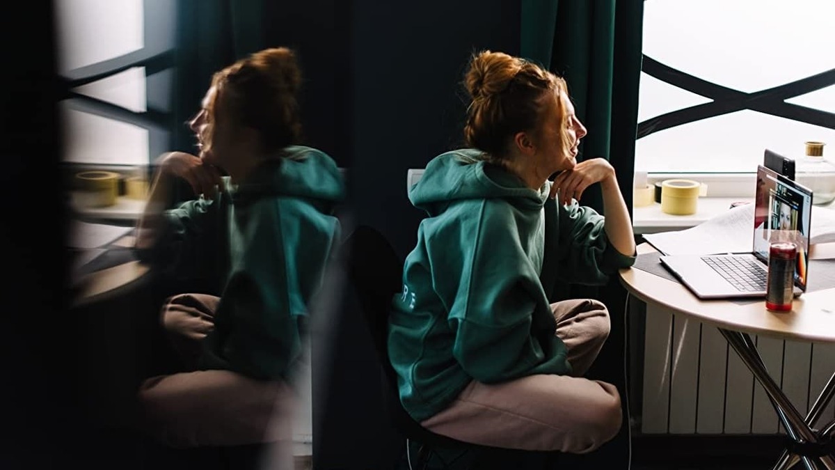 ‎Stay Online (2023) directed by Eva Strelnikova • Reviews, film + cast ...