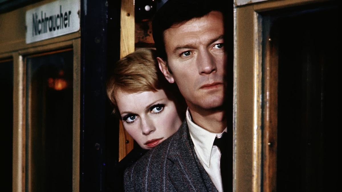 ‎A Dandy in Aspic (1968) directed by Anthony Mann, Laurence Harvey ...
