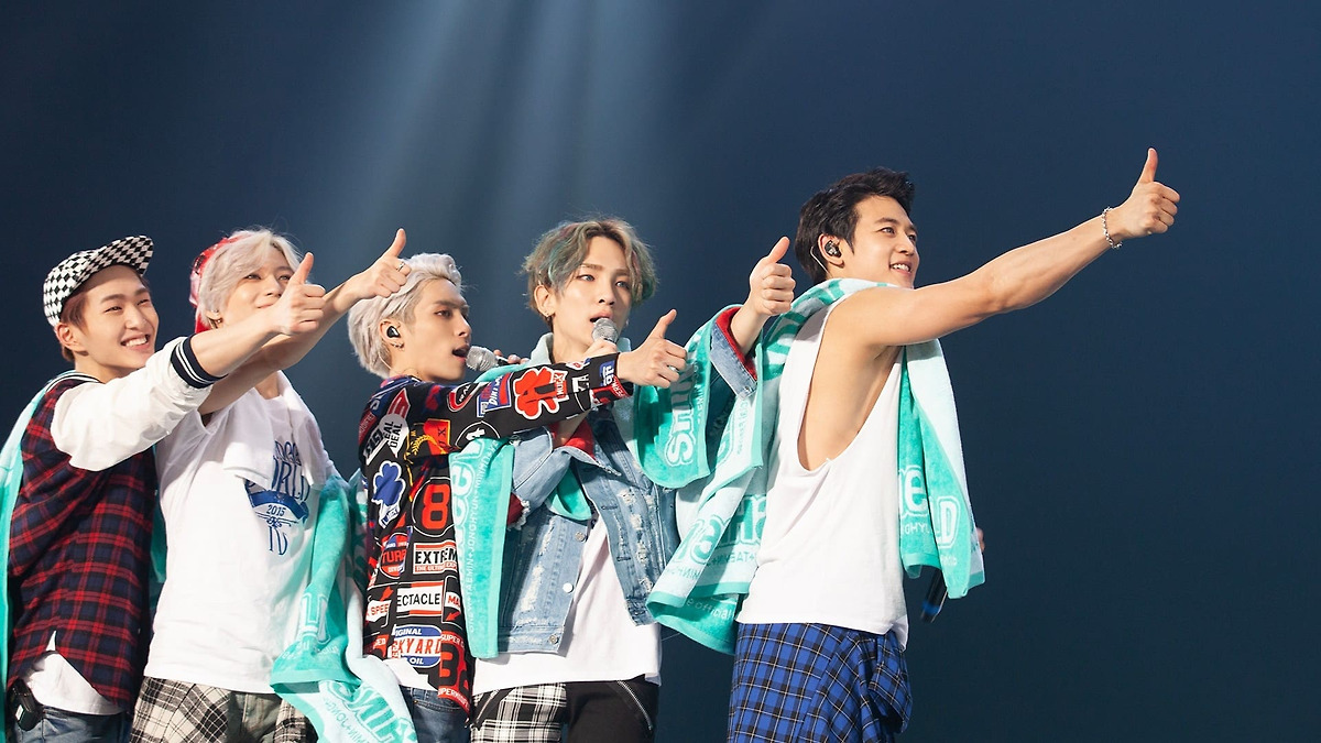 ‎My SHINee World (2023) directed by Lee Hu-bin • Reviews, film + cast ...