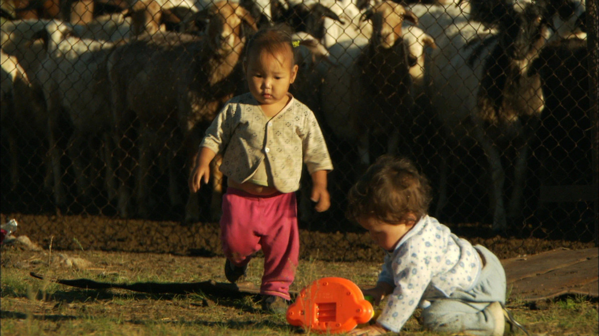 ‎Babies (2010) directed by Thomas Balmès • Reviews, film + cast ...