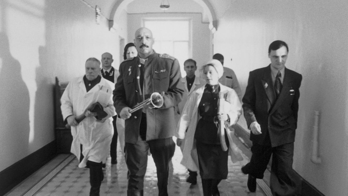 ‎Khrustalyov, My Car! (1998) directed by Aleksei German • Reviews, film + cast • Letterboxd