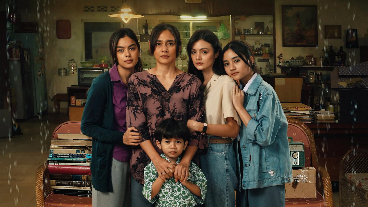 ‎Andai Ibu Tidak Menikah Dengan Ayah (2025) directed by Kuntz Agus ...