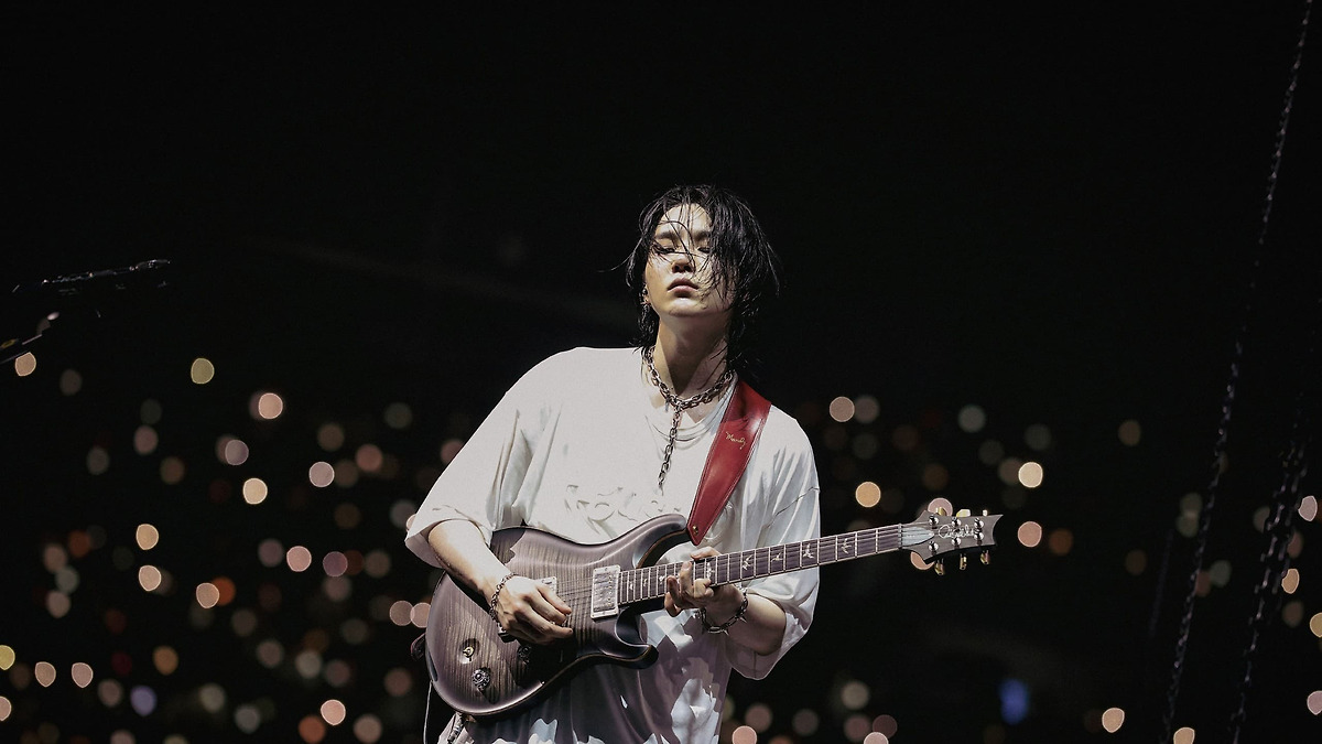 ‎SUGA | Agust D TOUR 'D-DAY' THE MOVIE (2024) directed by Park Jun-soo ...