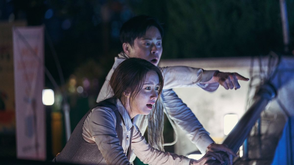 ‎EXIT (2019) directed by Lee Sang-geun • Reviews, film + cast • Letterboxd