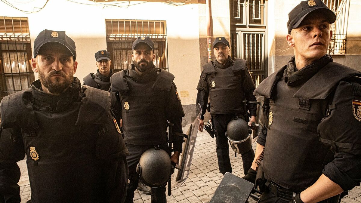 ‎Riot Police (2020) directed by Rodrigo Sorogoyen, Borja Soler ...
