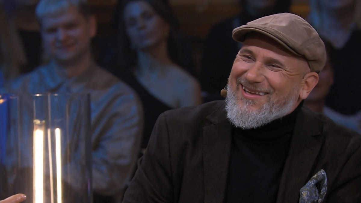 ‎TV4:s Nyårskarameller 2023 (2024) directed by Fredrik Zander • Reviews, film + cast • Letterboxd