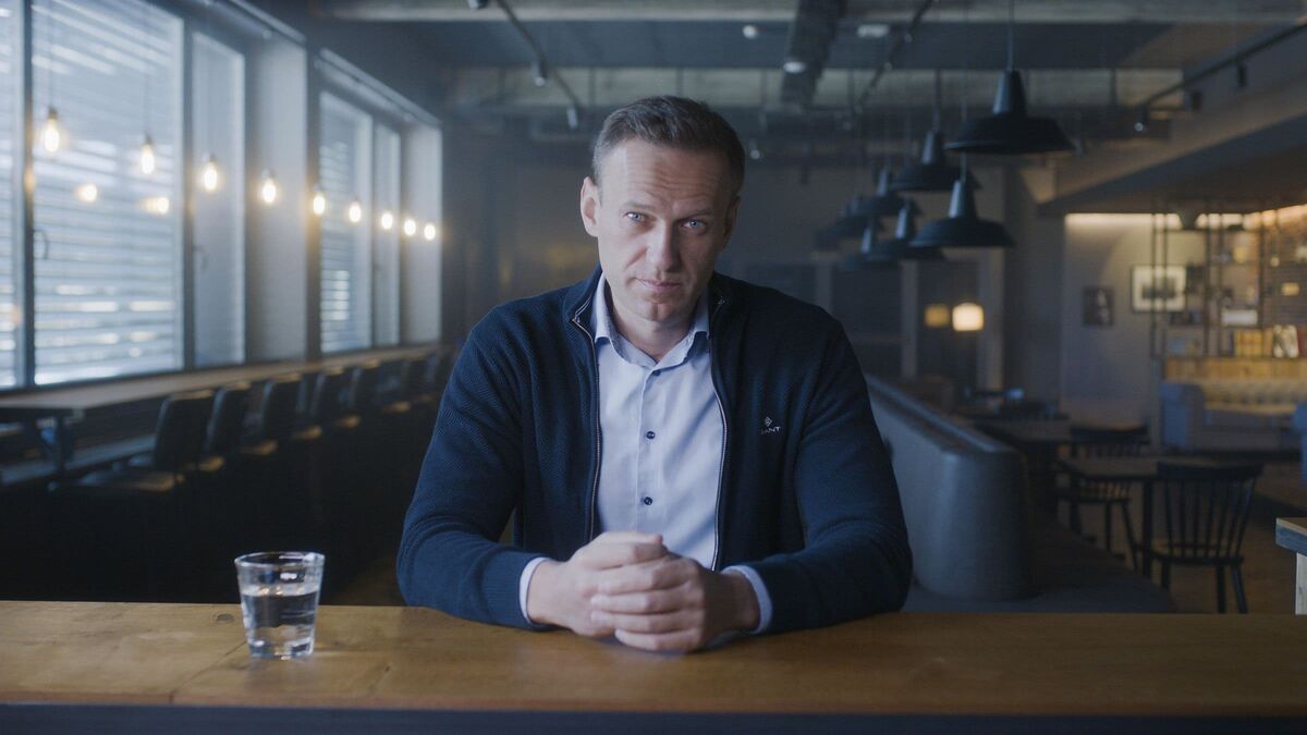 ‎Navalny (2022) directed by Daniel Roher • Reviews, film + cast ...