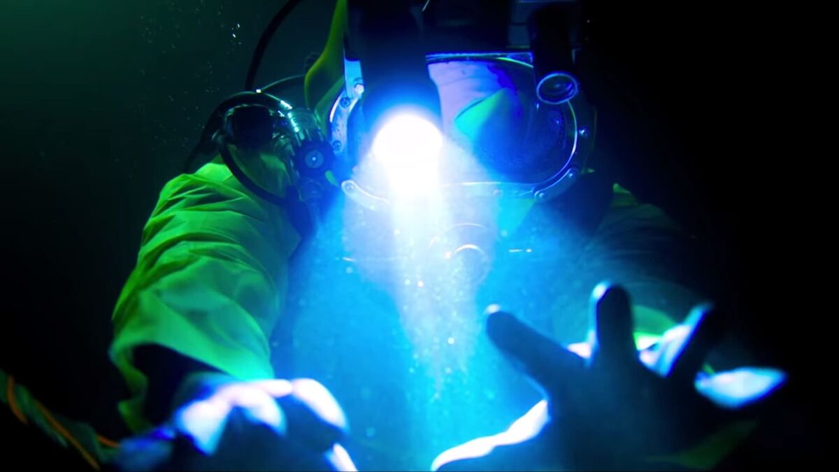 ‎Last Breath (2019) directed by Alex Parkinson, Richard Da Costa ...