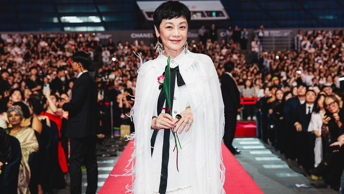 ‎Sylvia CHANG Receives BIFF X CHANEL 2025 Camellia Award, a story by ...